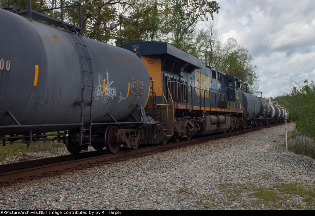 CSXT 737 serves at H750's mid-train DPU